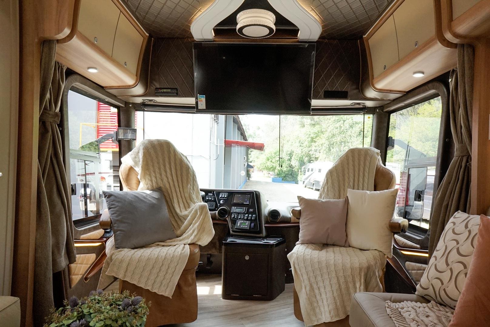 Motorhome Legacy | Neway