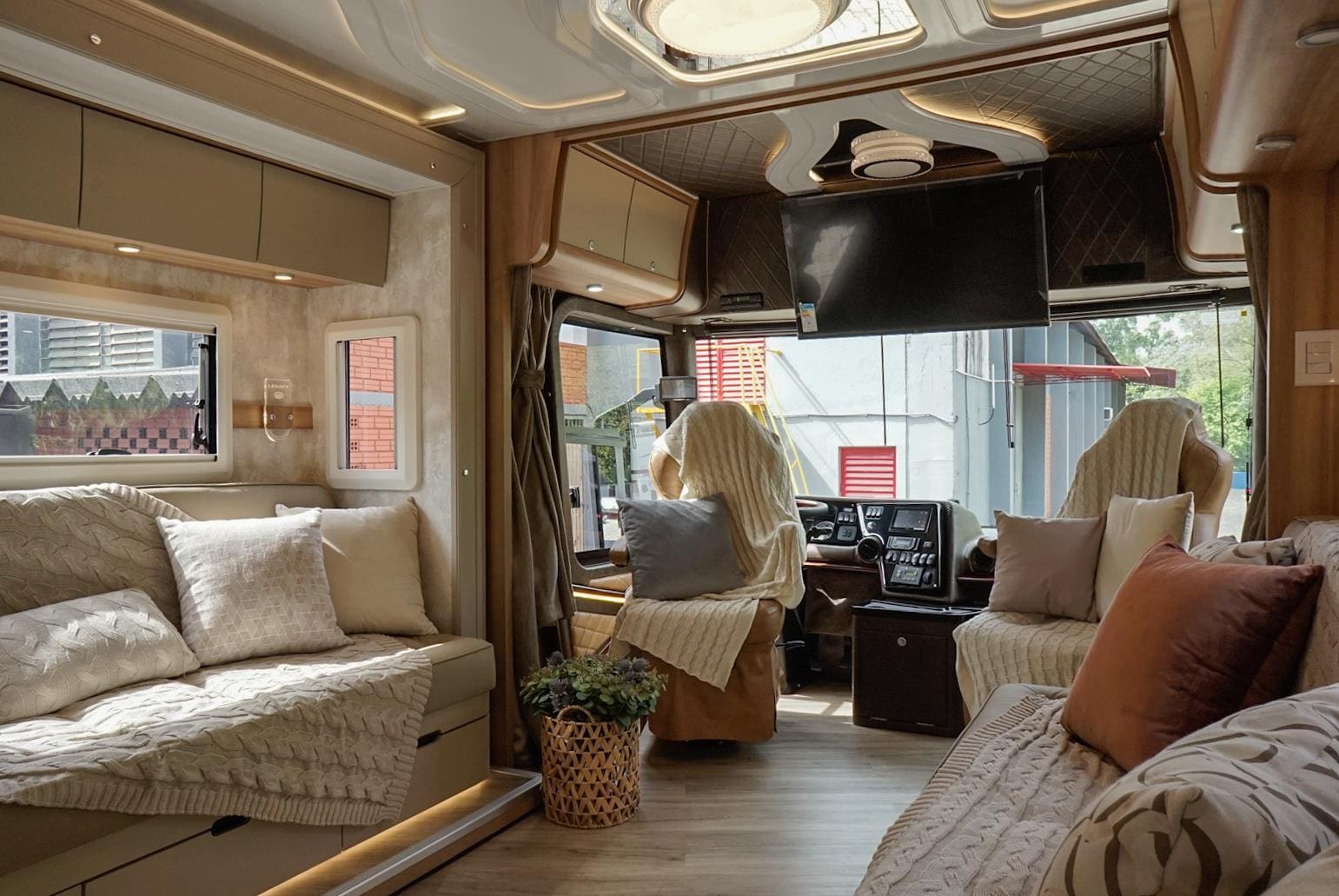 Motorhome Legacy | Neway