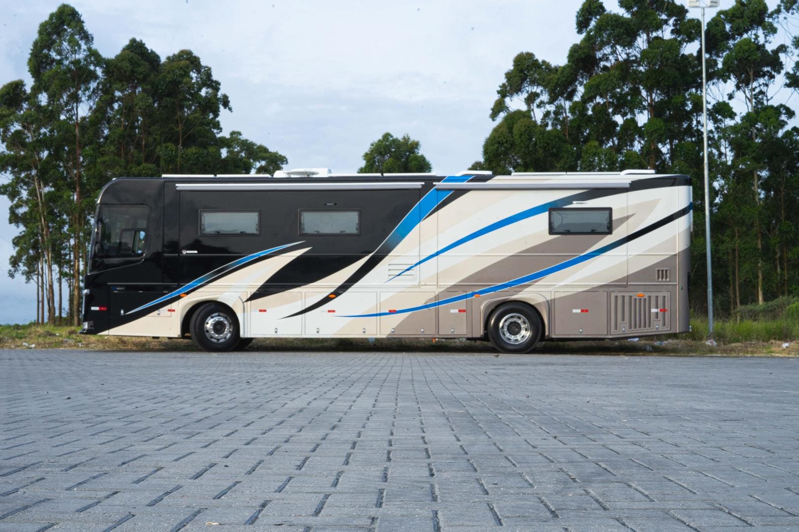 Motorhome Legacy | Neway