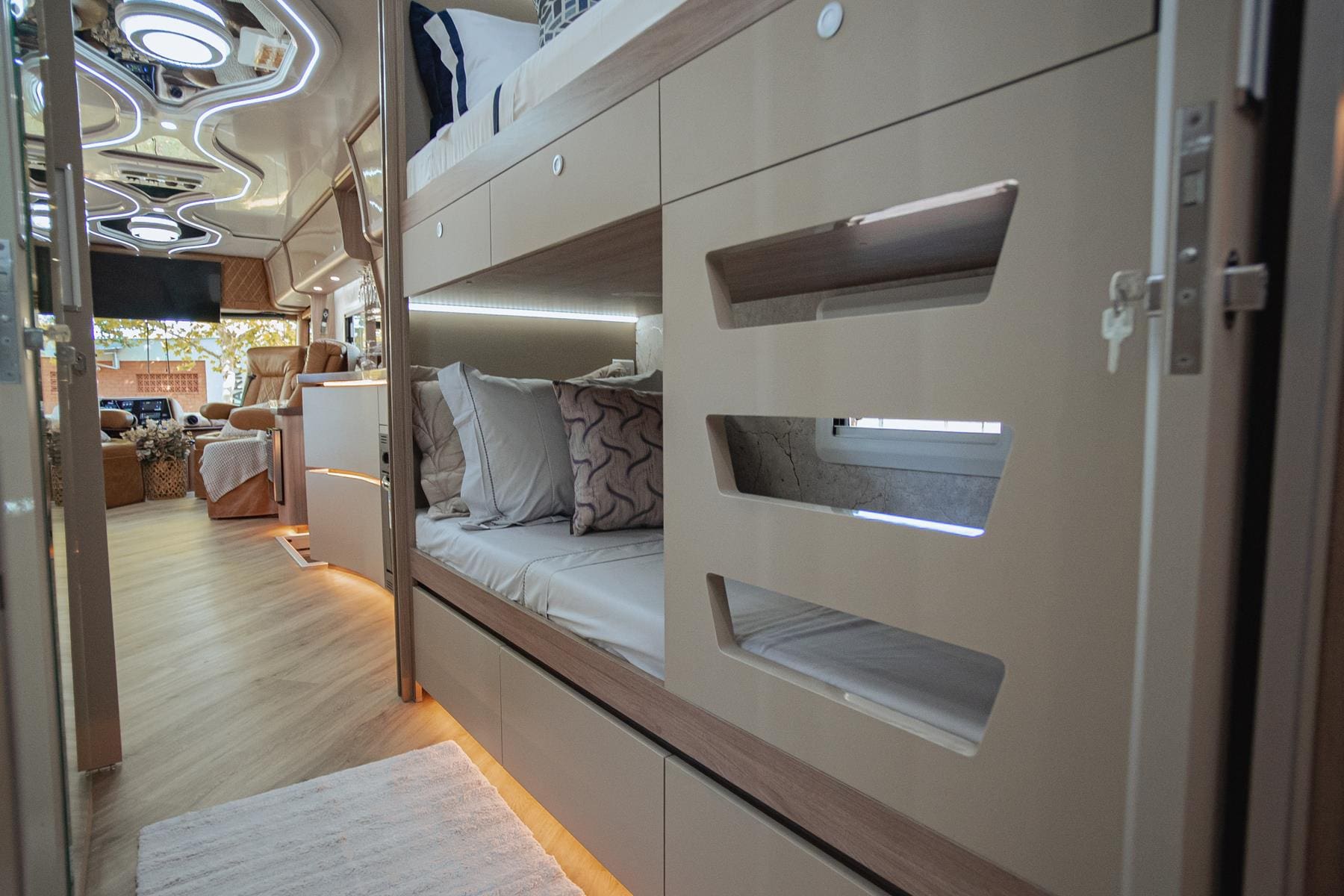 Motorhome Legacy | Neway